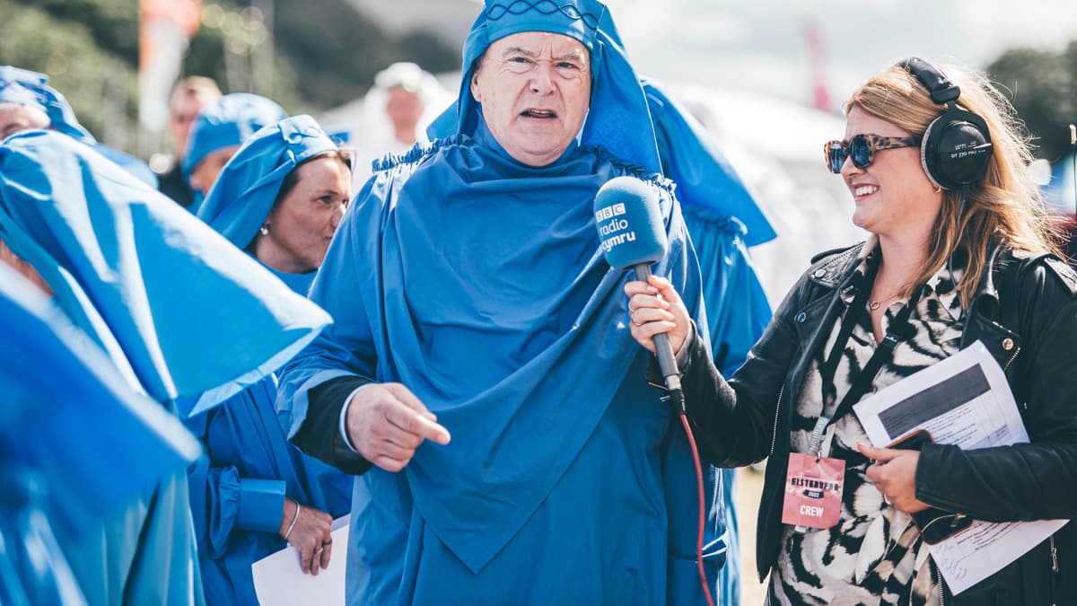 Huw Edwards named as BBC presenter at the centre of allegations | cambrian-news.co.uk